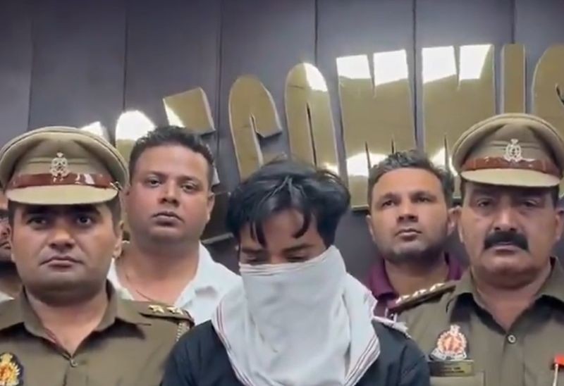 Horrific crime in Noida: Bengal man kills lover inside bus, dumps ...