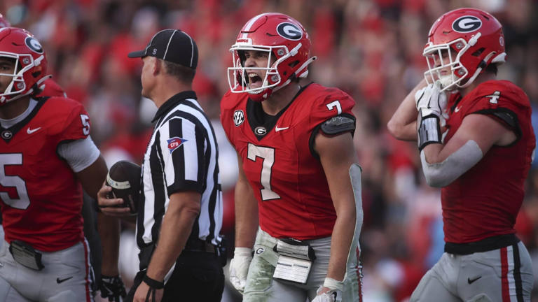 College football picks: Predictions against the spread, odds, betting lines for top 25 games in ...