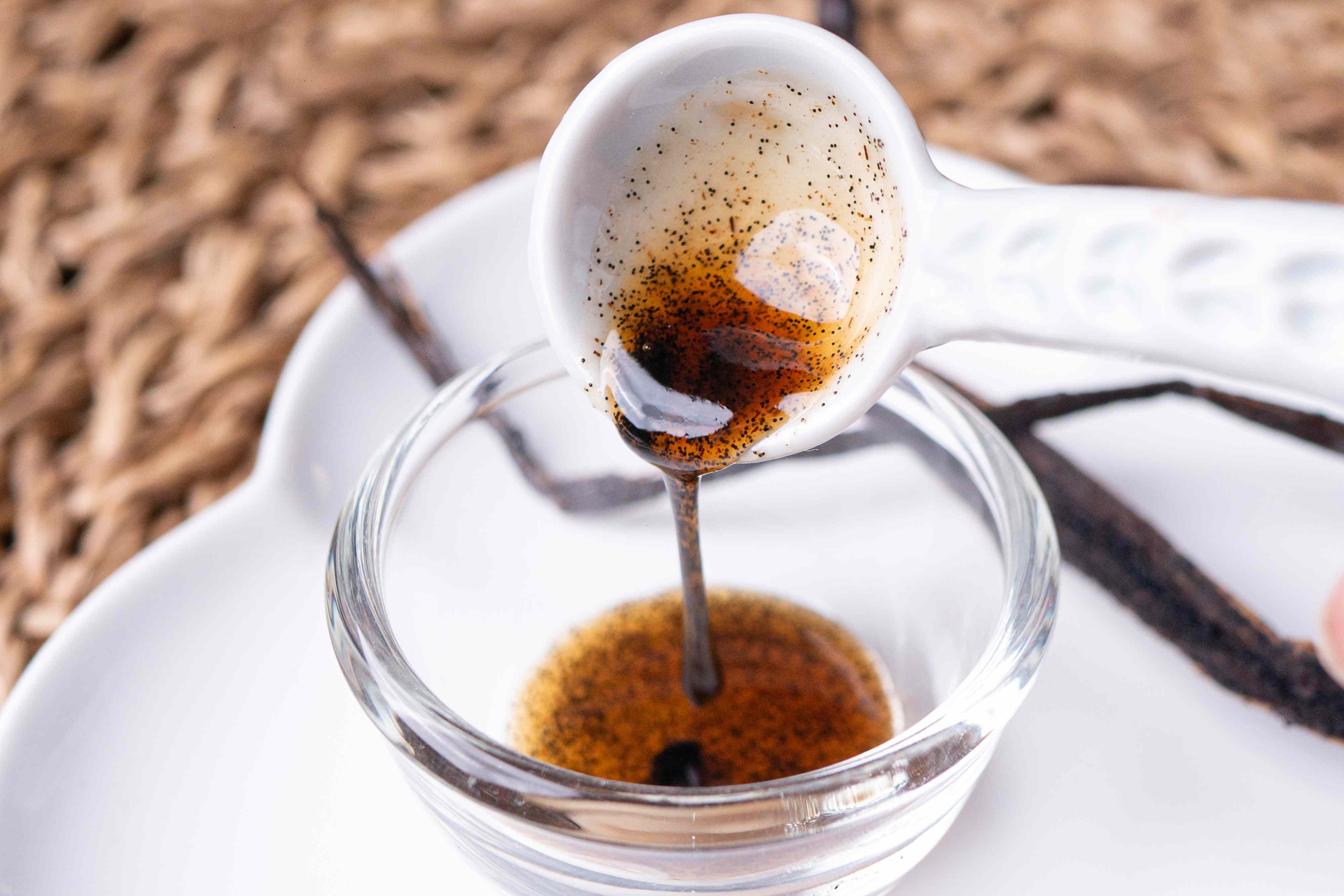 Is Vanilla Bean Paste Better Than Vanilla Extract? Here’s What the ...