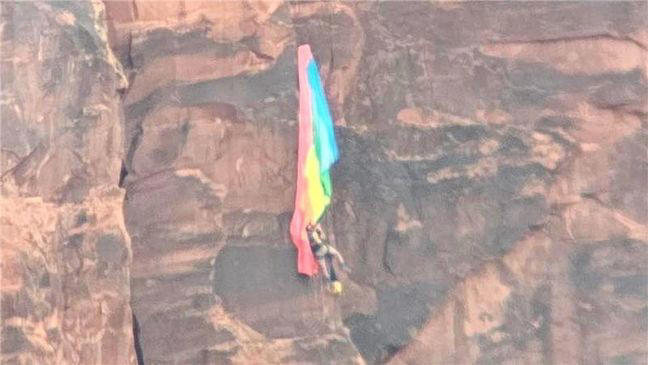 Video shows air rescue of BASE jumper stuck on cliff face in Grand County