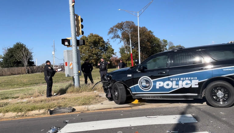 West Memphis police cruiser involved in Midtown crash, 1 injured