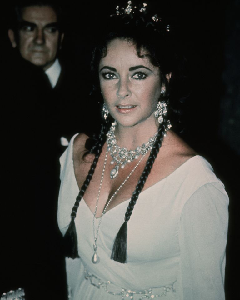 The Story Behind the World's Most Famous Pearl, and How Elizabeth ...