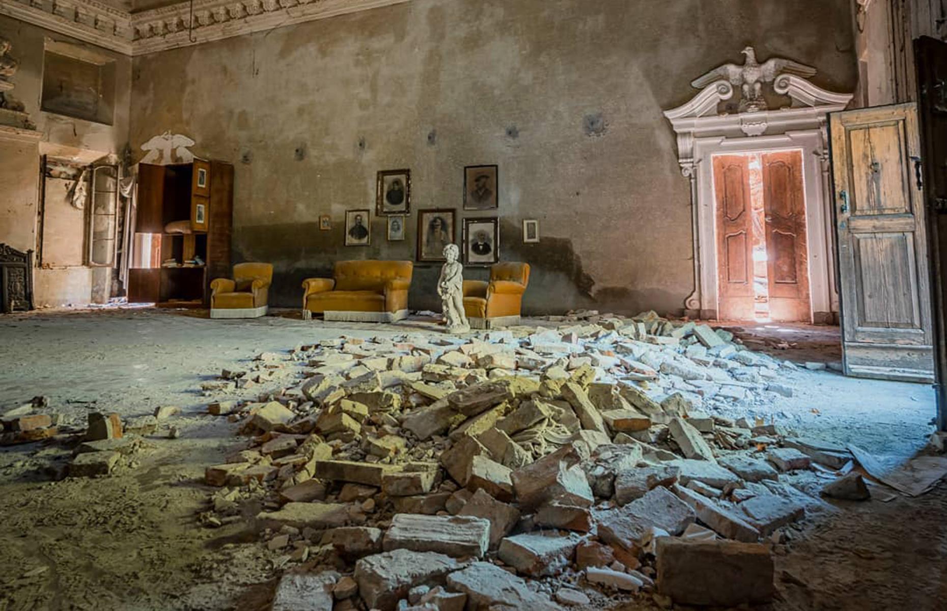 10 luxury mansions abandoned by their super-rich owners