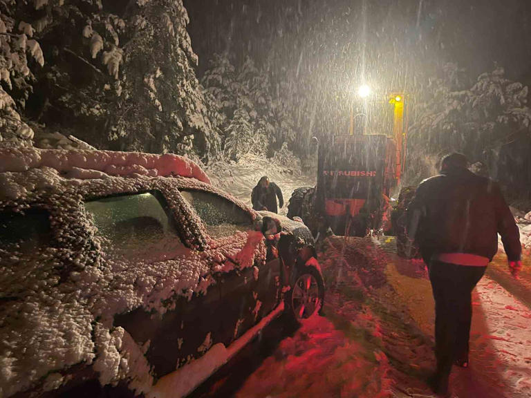 Ordu-Sivas kara yolu kar yağışı nedeniyle ulaşıma kapandı