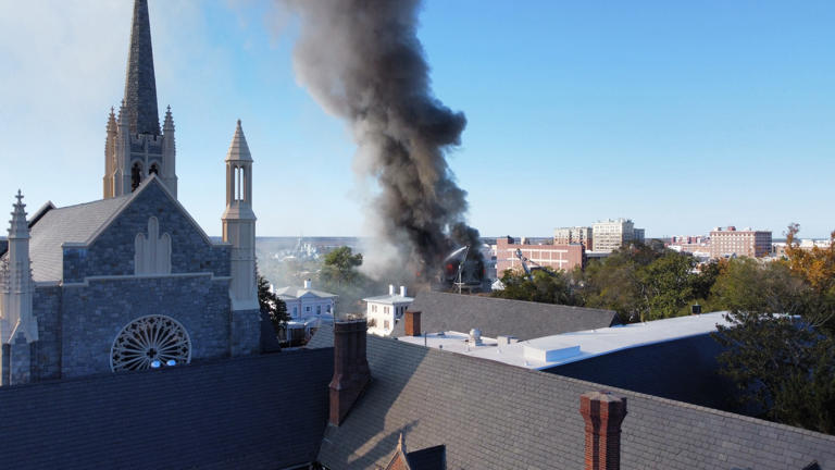 PHOTOS AND VIDEOS: Historic building in downtown Wilmington on fire