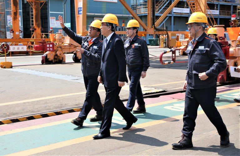 조선사들 ‘美군함 MRO’ 속앓이…왜? [비즈360]