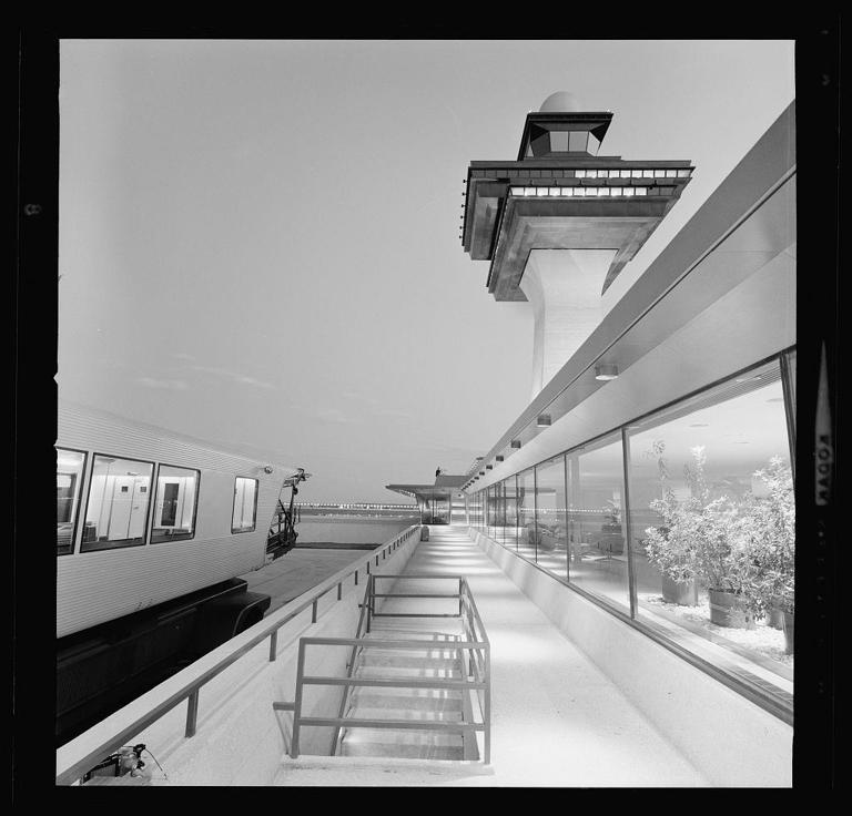 Icons or relics? Dulles’s hulking people movers spark debate yet again.