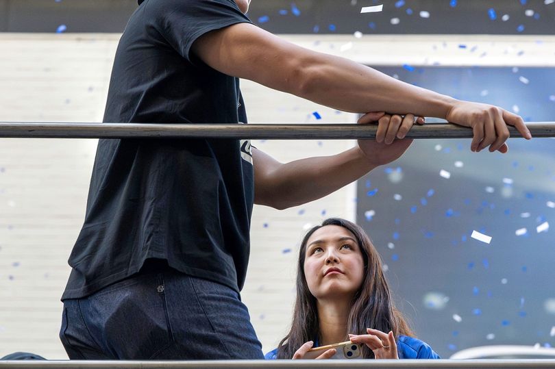 Shohei Ohtani behavior with wife turns heads after winning MVP award