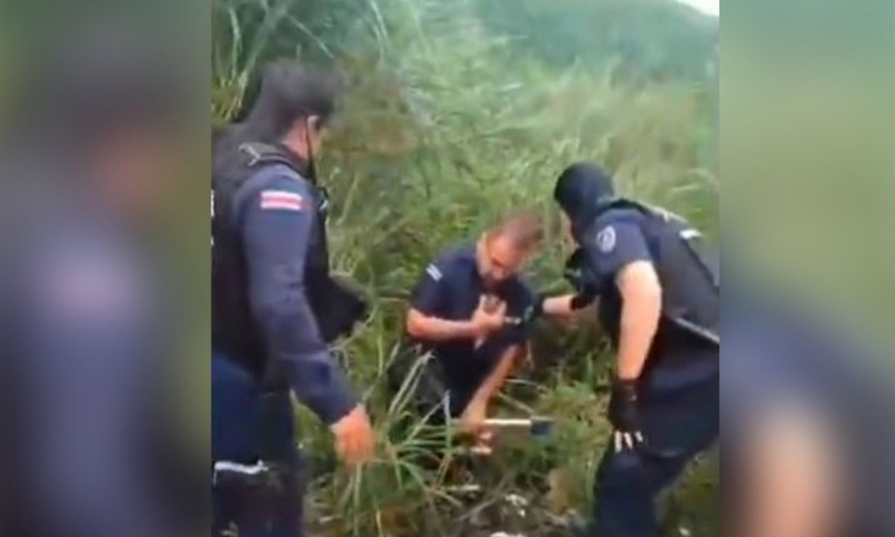 Policías rescatan a bebé recién nacido abandonado en un basurero, así ...