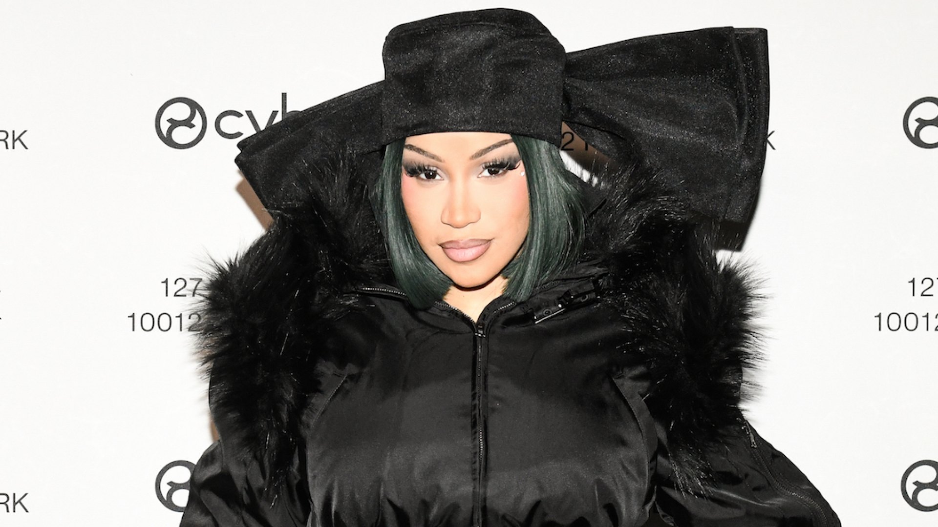 Cardi B Flaunts Postpartum Figure in 1st Public Appearance After Childbirth
