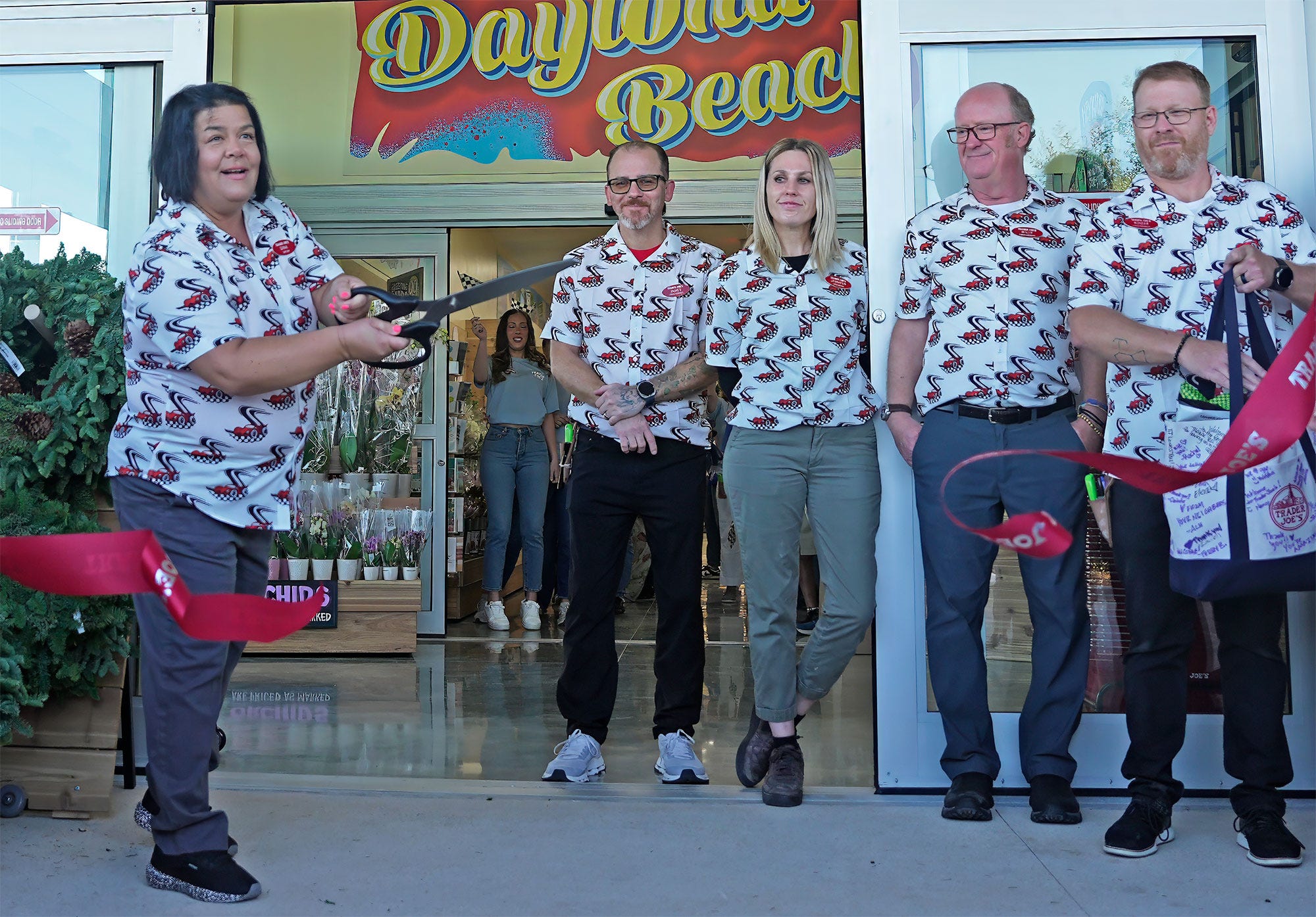 Trader Joe's opens in Daytona Beach as hundreds line up for ...
