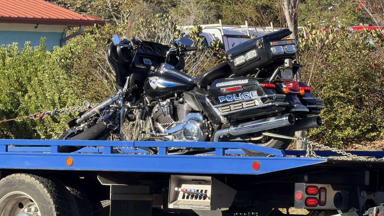 Summerville Police officer injured in crash