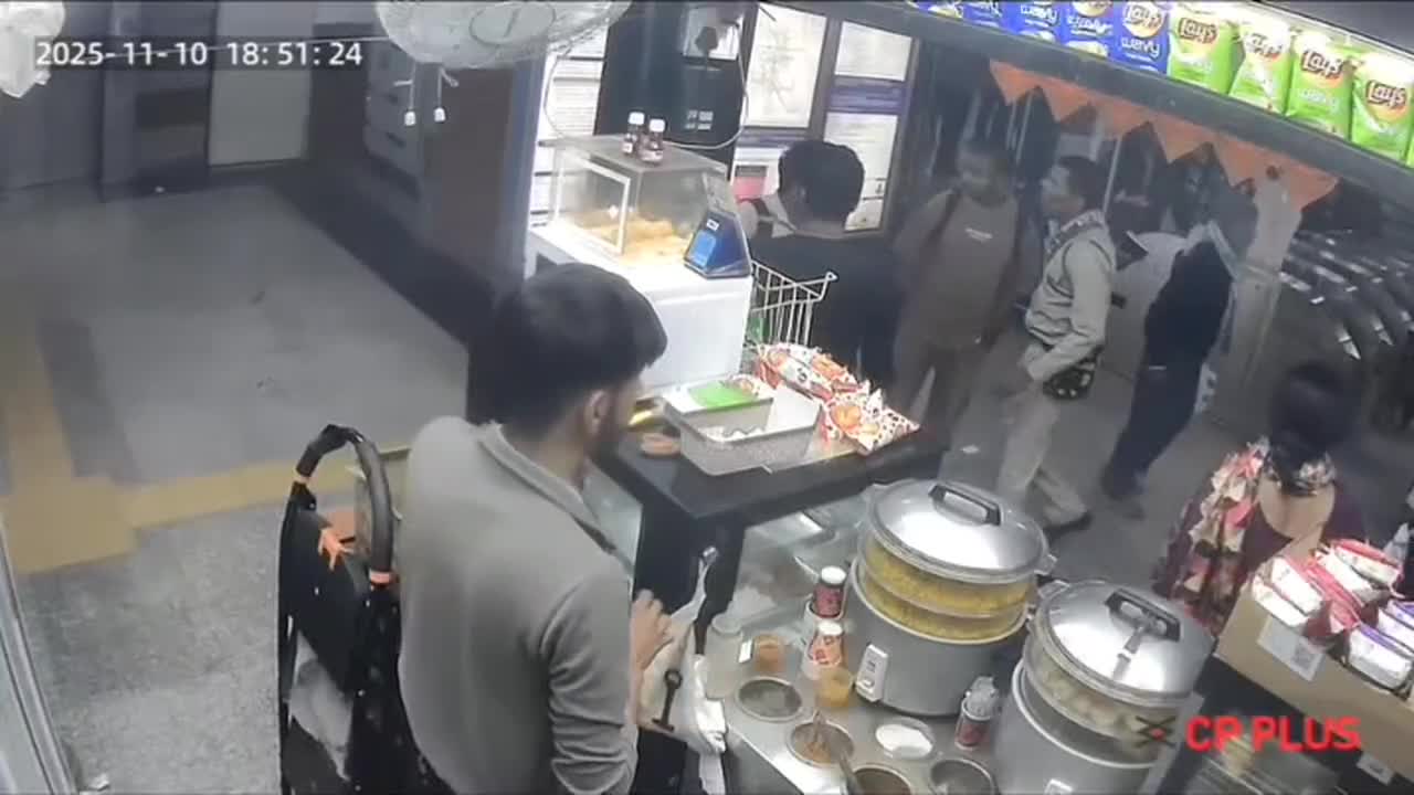 Video: CCTV shows shockwaves from Red Fort blast shaking ground 40 feet ...