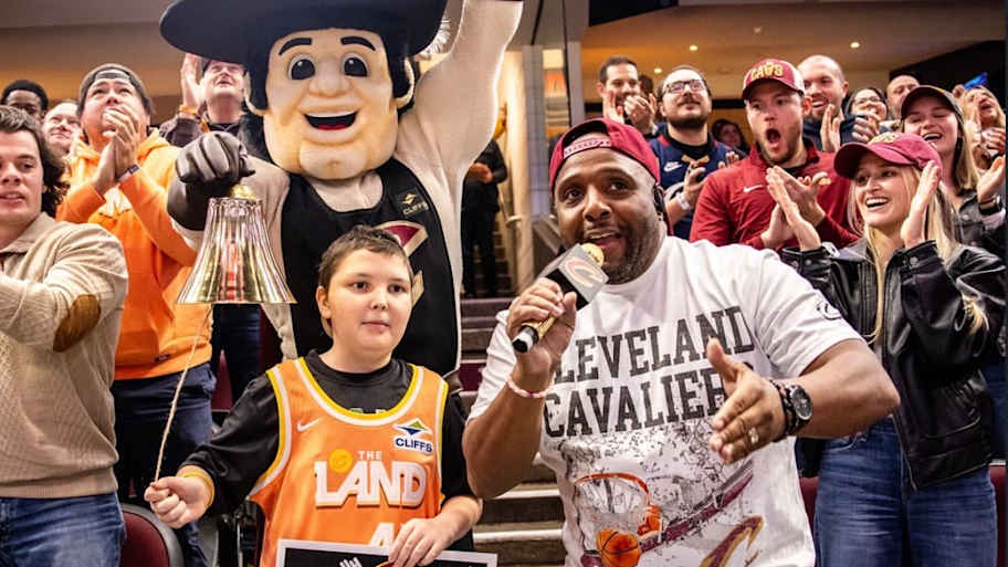 Cavs fan celebrates 12th birthday ringing cancer-free bell at game