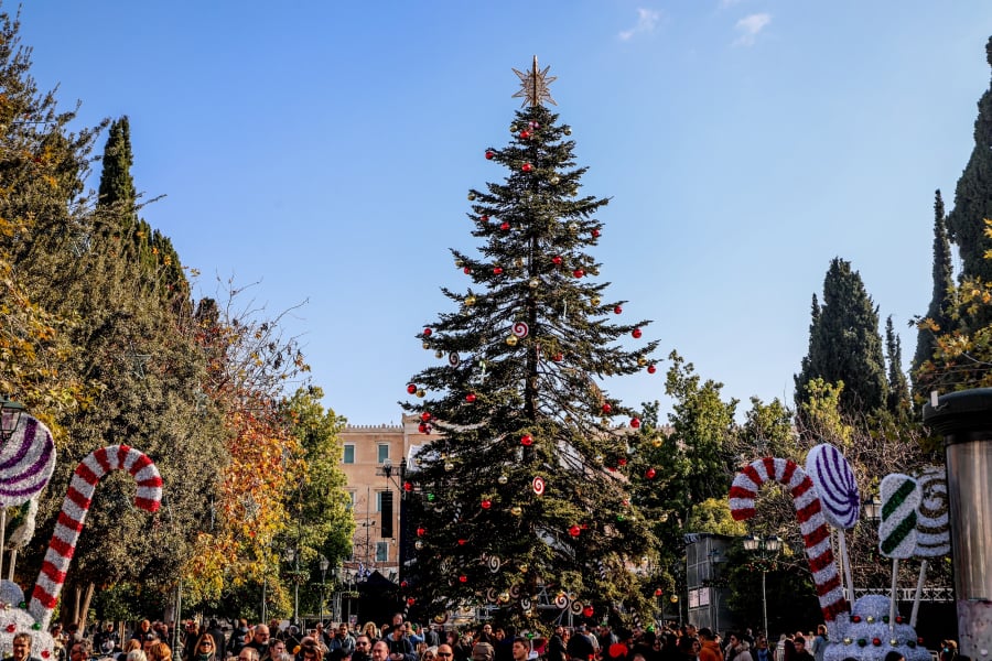 Χριστούγεννα 2025: Στις 27/11 η φωταγώγηση του δέντρου στην πλατεία ...