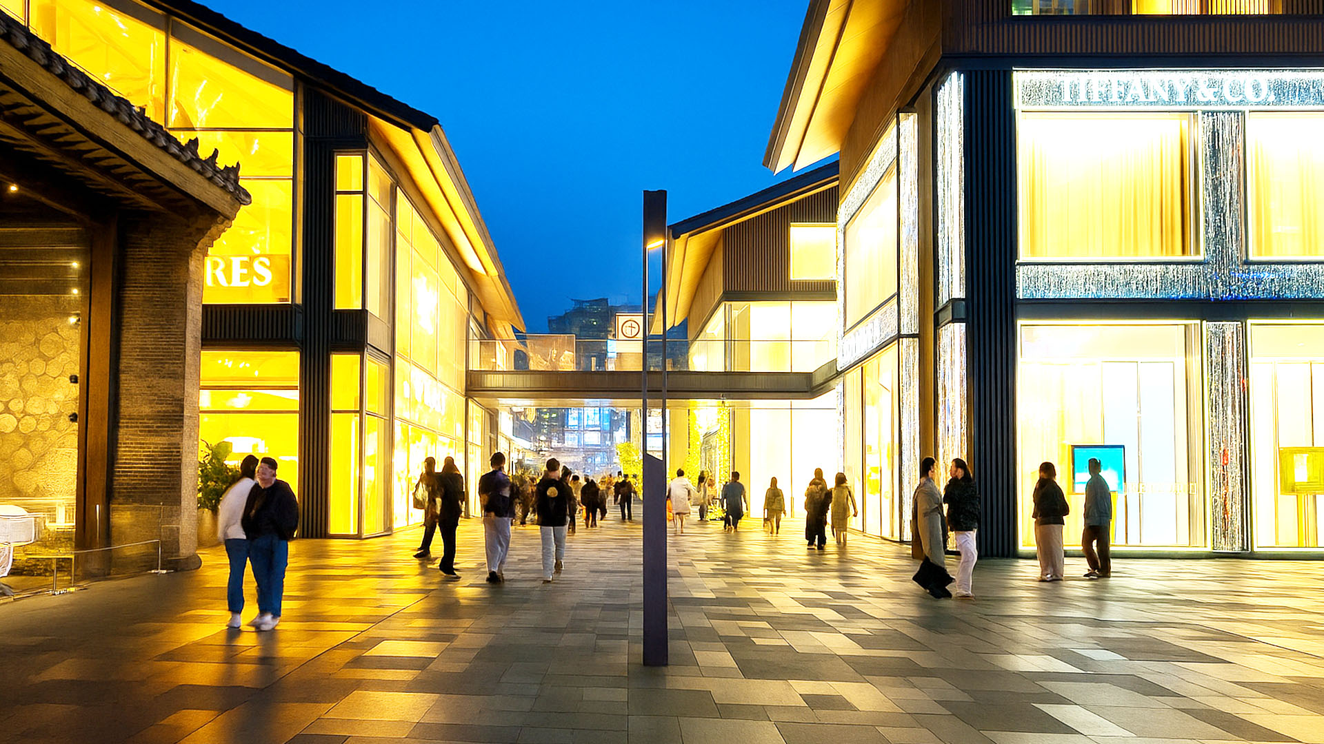 What’s It Like to Stroll Here at Night?
