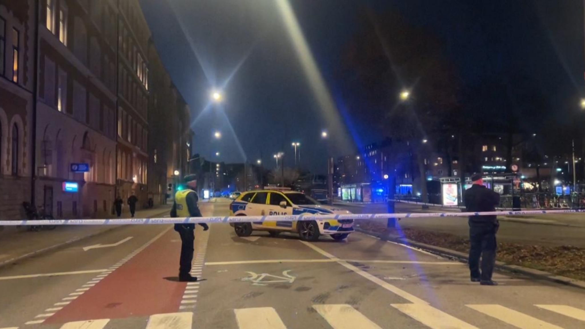 Video - Soccorritori e polizia sulla scena dello schianto di un bus ...