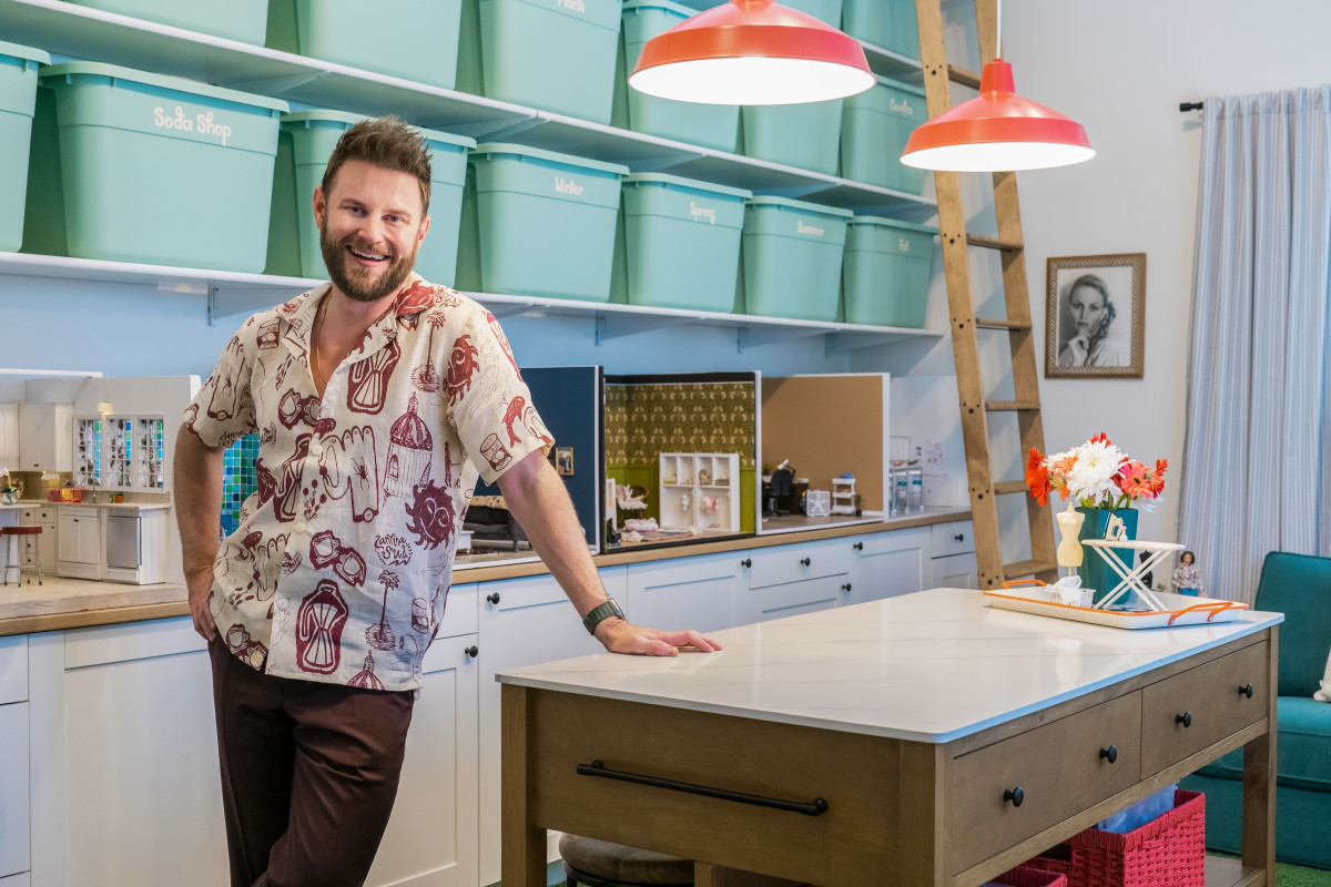 'Junk or Jackpot's' Bobby Berk Shows Off Some of His Own Paintings With ...