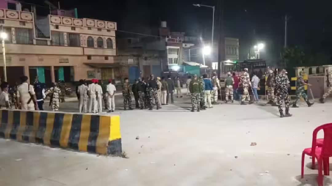 Chaos At Kaimur Counting Centre As BSP Supporters Clash With Police ...