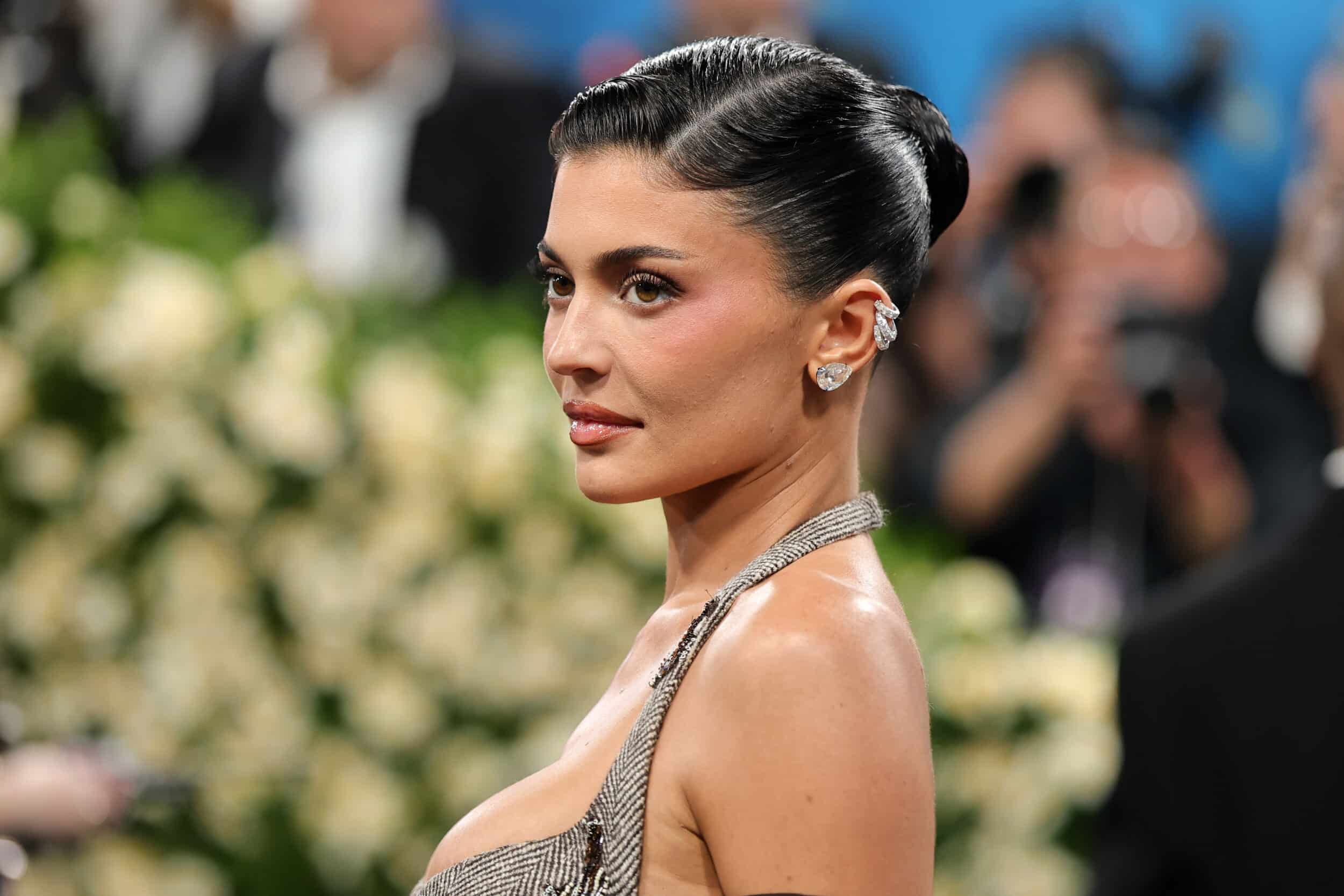 Kylie Jenner shares the honest struggles of being the only young mom in ...