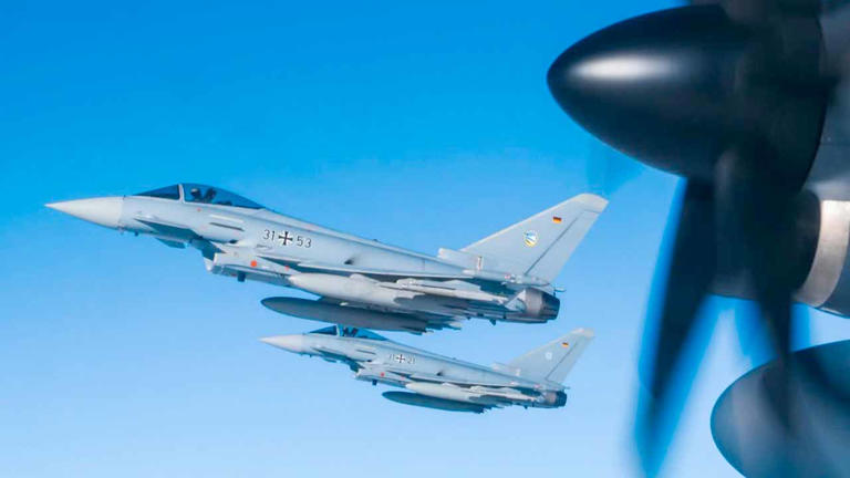 KC-130J Alman uçağı Eurofighter’lara ilk yakıt ikmalini gerçekleştirdi ...