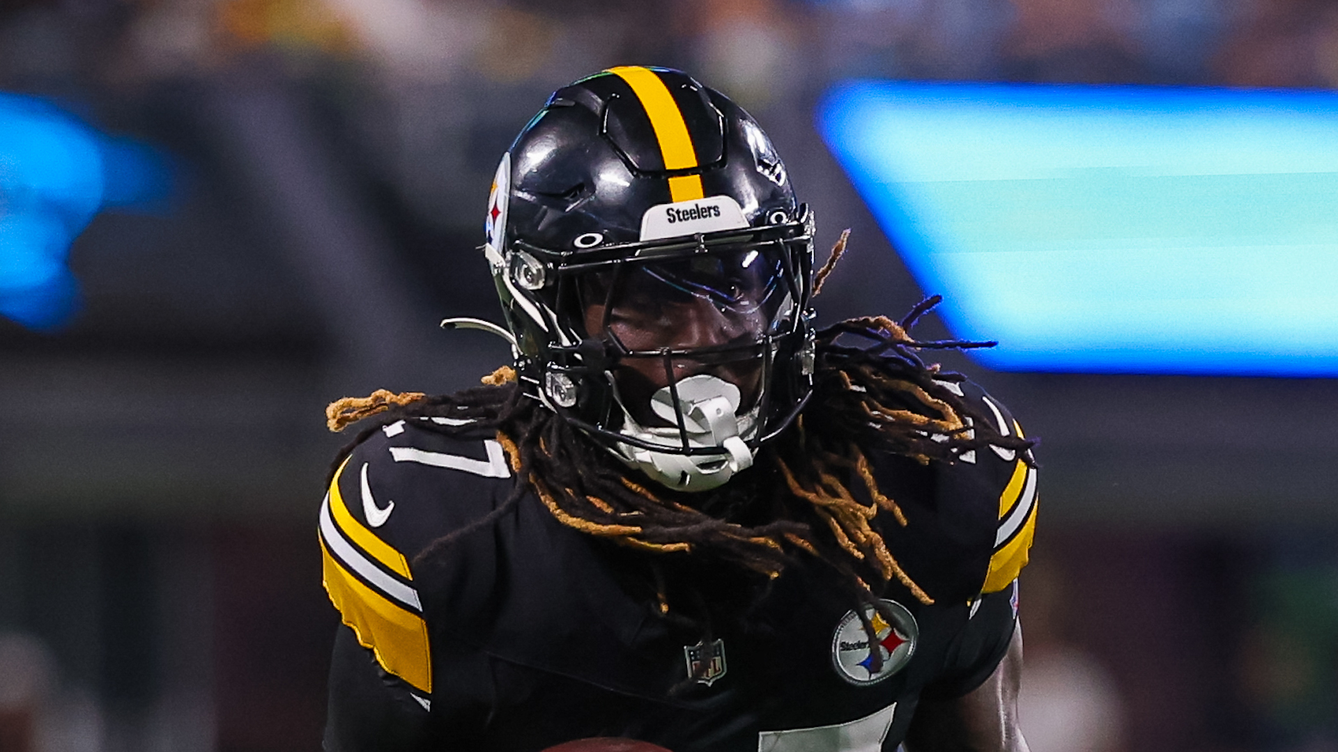 Steelers Bring Back Veteran Playmaker Days After Release