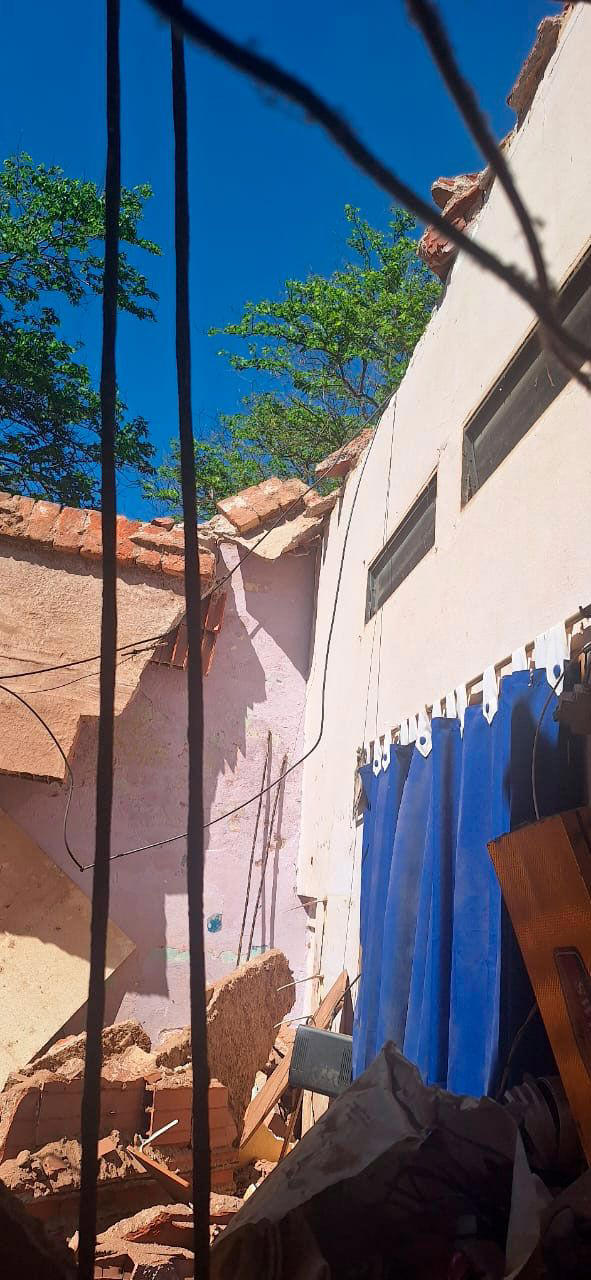 Una familia perdió todo tras el derrumbe de su vivienda en barrio San ...