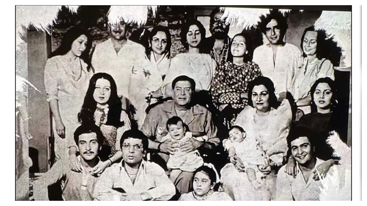 Kareena Kapoor Drops Rare Kapoor Family Throwback, Calls It ‘The Roots ...