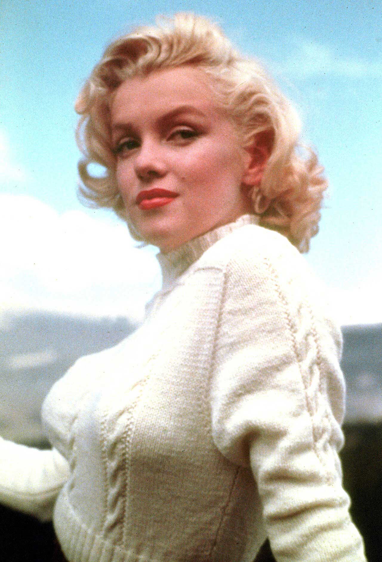 19 Photos of Old-School Celebrities Who Had Everyone Swooning