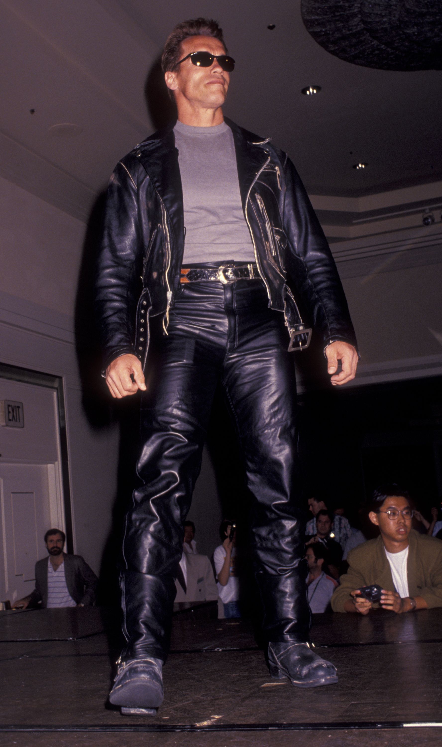 Patrick Schwarzenegger reprend le look Terminator de son père Arnold à ...