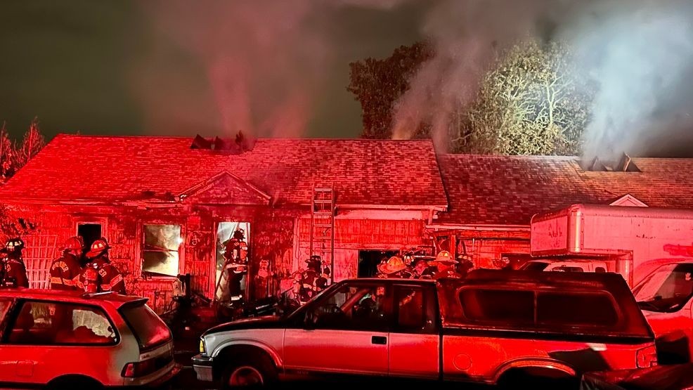 Firefighters contain duplex fire in 30 minutes; one resident treated ...