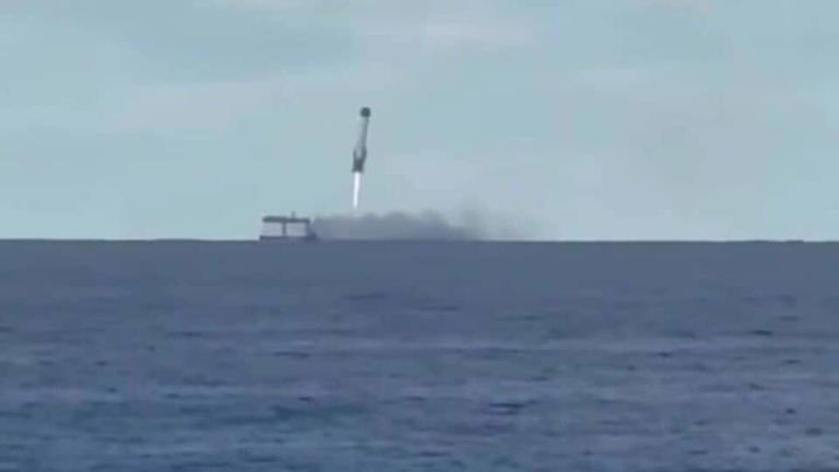 Jeff Bezos' Blue Origin nails pinpoint booster landing after launching ...