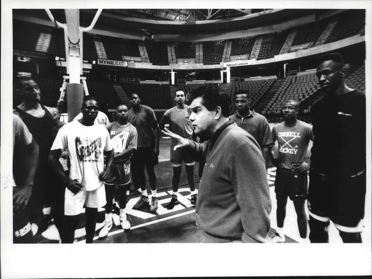 Mackey, 1st coach of the Capital Region Pontiacs, dies at 80 years old
