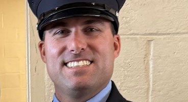 Aclaman como héroe a bombero de Jersey Shore por salvar a pasajero de avión