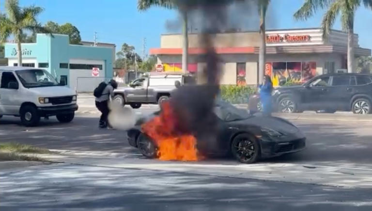 Dramatic video shows heroic good Samaritans pull elderly driver from ...