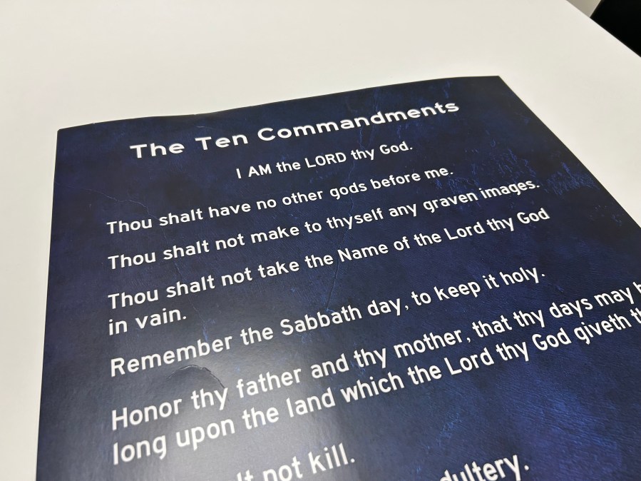 Who donated Ten Commandments displays to Texas schools?