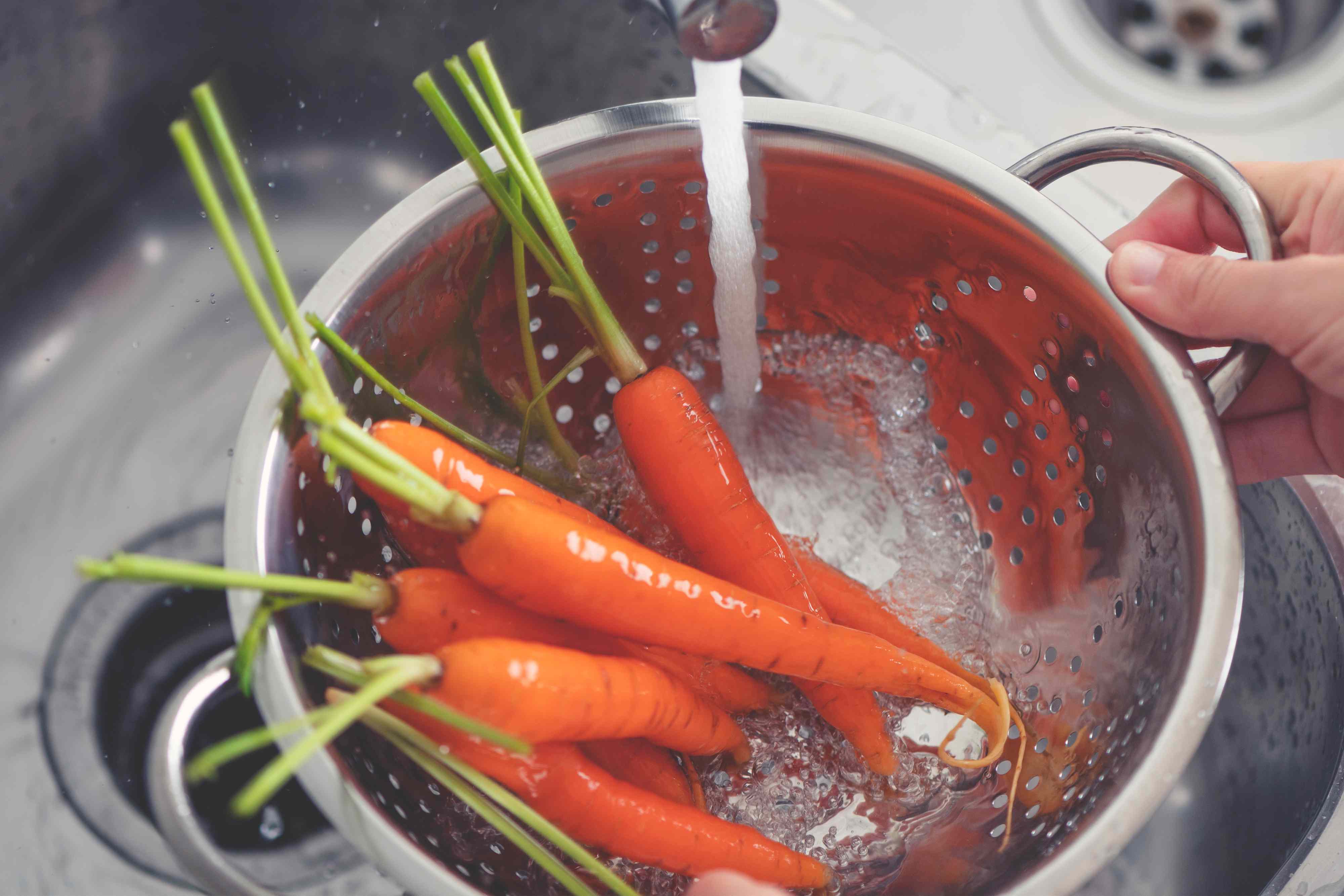 The Right Way to Wash Carrots to Remove Dirt, Pesticides, and Germs