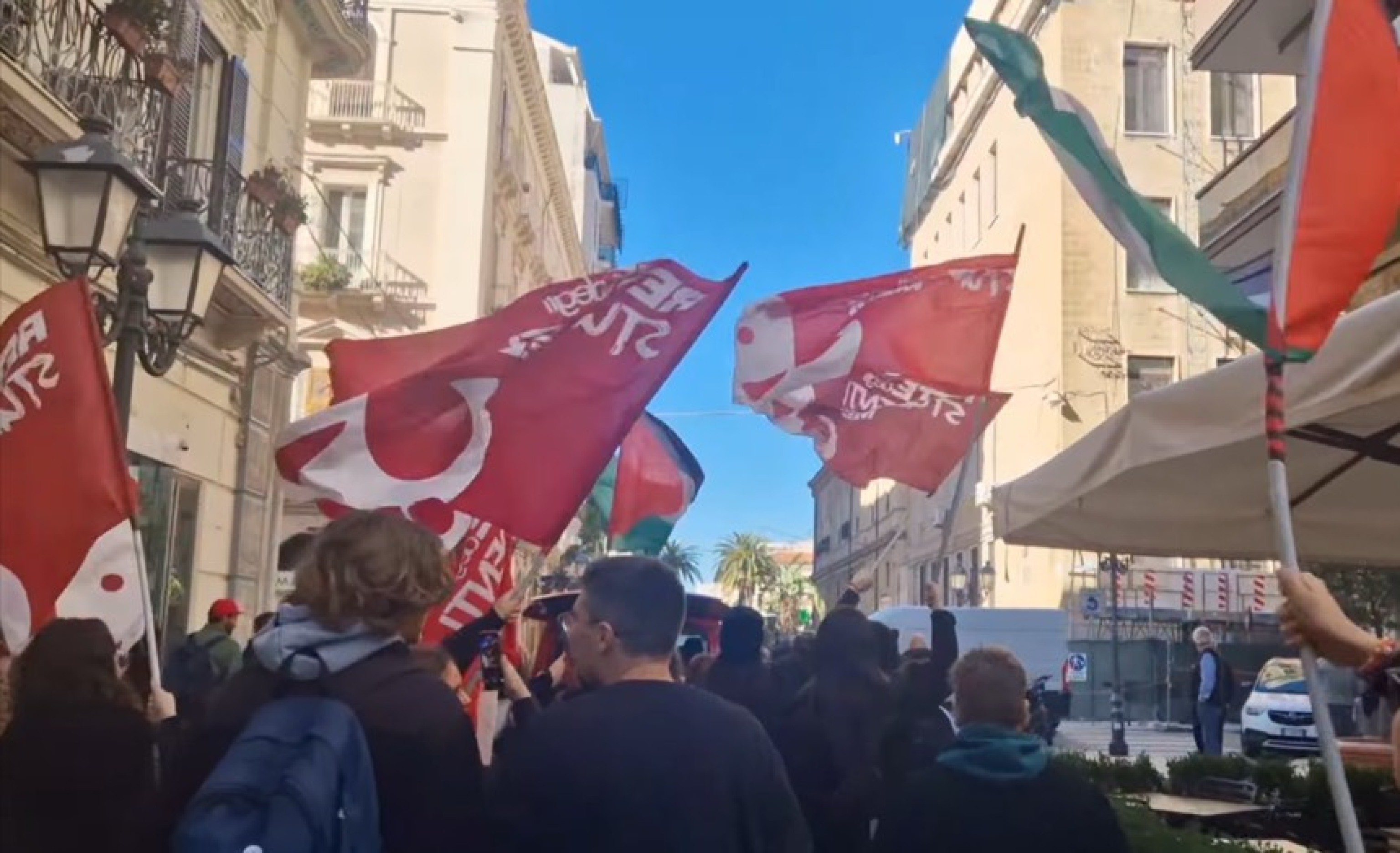 Studenti in corteo a Taranto contro i tagli della manovra