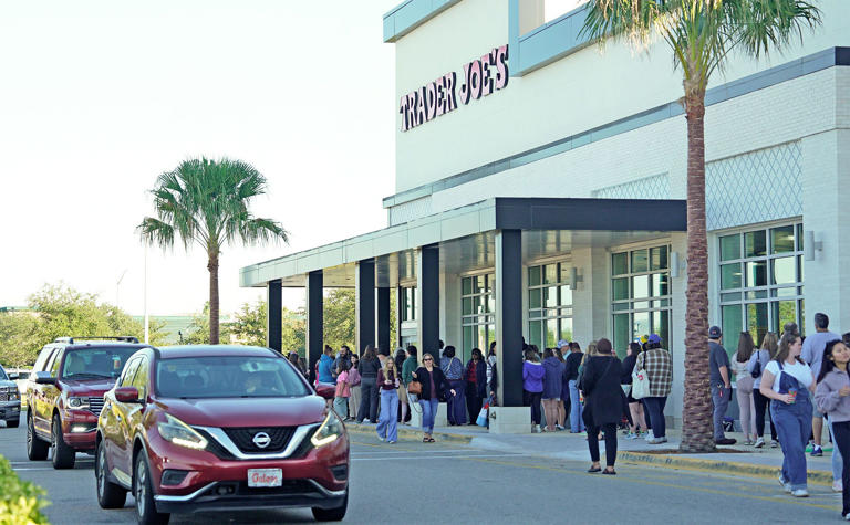 Trader Joe's opens in Daytona Beach as hundreds line up for ...
