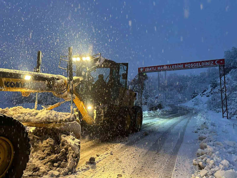 Ordu-Sivas kara yolu kar yağışı nedeniyle ulaşıma kapandı