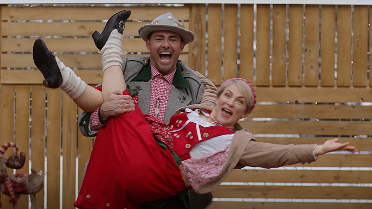 I'm Obsessed With Hallmark's A Keller Christmas Vacation, And The ...