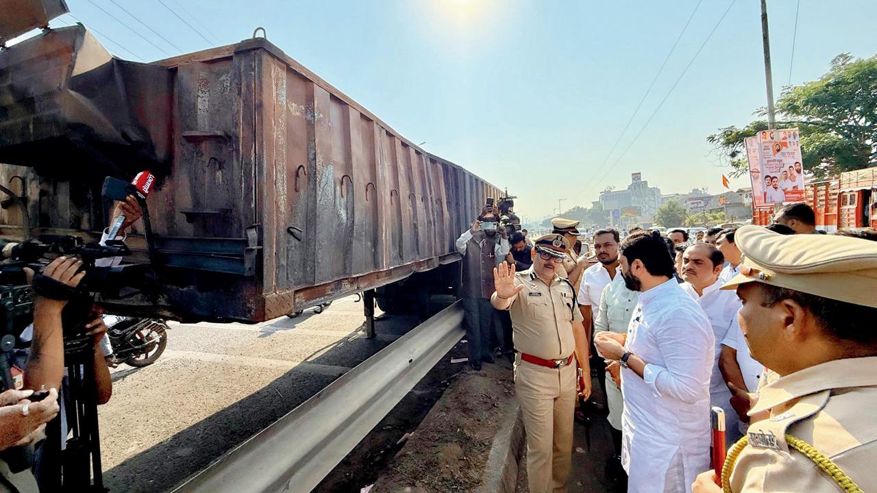 Pune bridge tragedy: Girl loses mother on her birthday