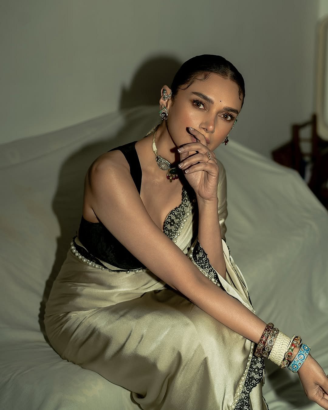 Aditi Rao Hydari Turns Heads In Manish Malhotra's Silk Saree