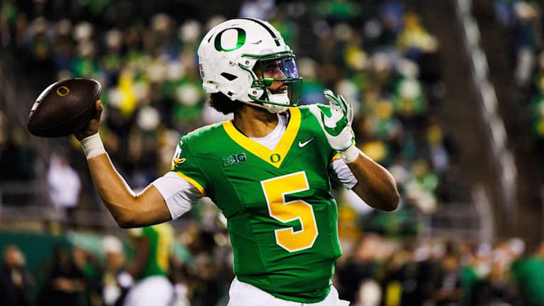 First Look At Oregon’s New Helmets At Autzen Stadium Makes Immediate ...