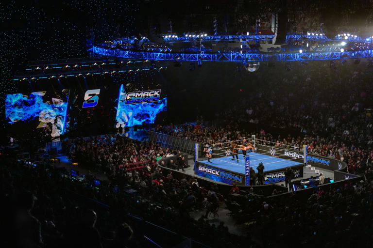 WWE fans react to former champion’s surprise SmackDown return