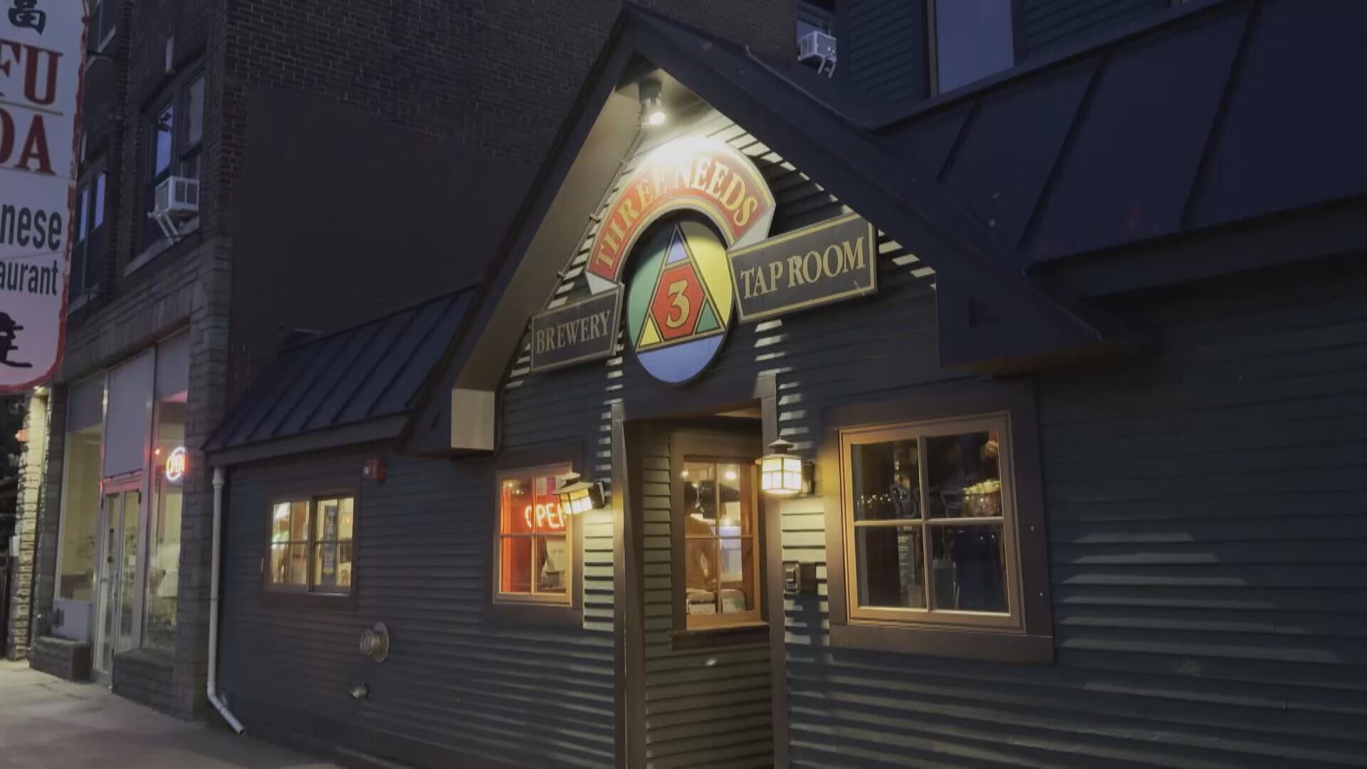 Burlington bar puts on “Pints for the Pantry” food shelf event