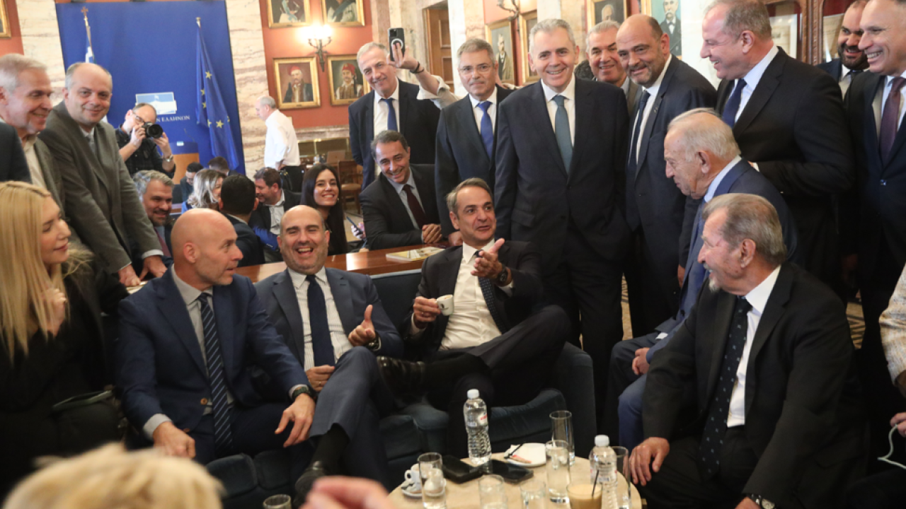 Γέφυρες προς τους βουλευτές μετά την κρίση των ΕΛΤΑ
