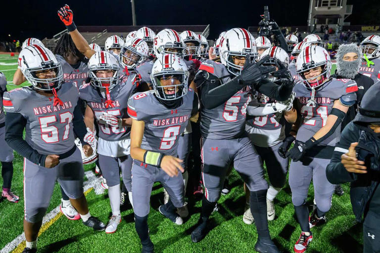 Niskayuna pulls away from Troy to win Section 2 Class A Super Bowl
