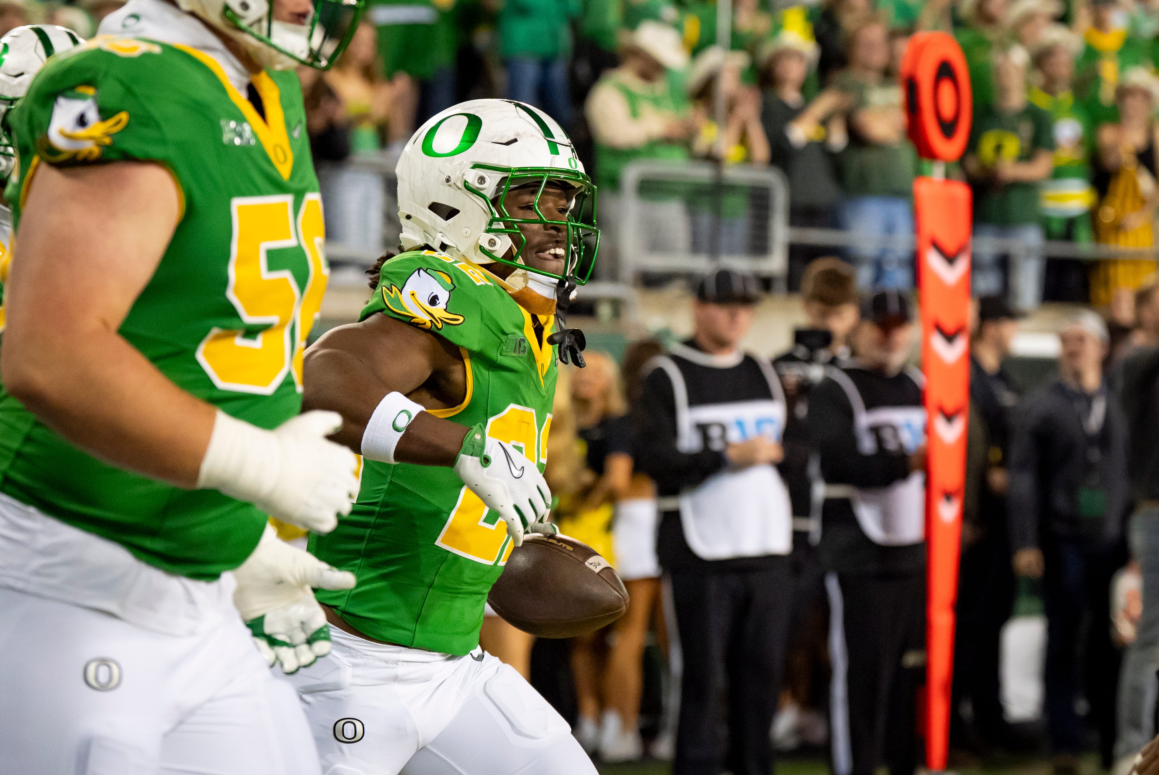 Oregon vs. USC highlights. Ducks move a big step closer to CFP berth