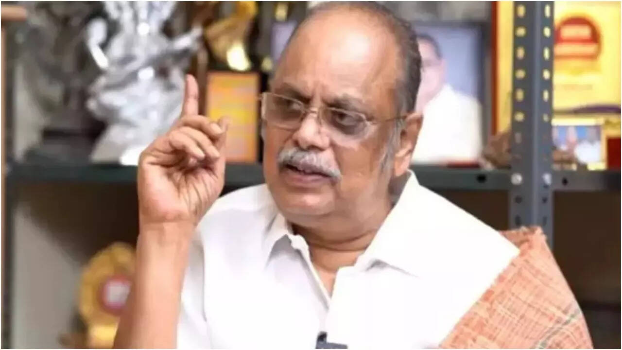 'Kaalam Maari Pochu' director V Sekar, known for portraying middle ...